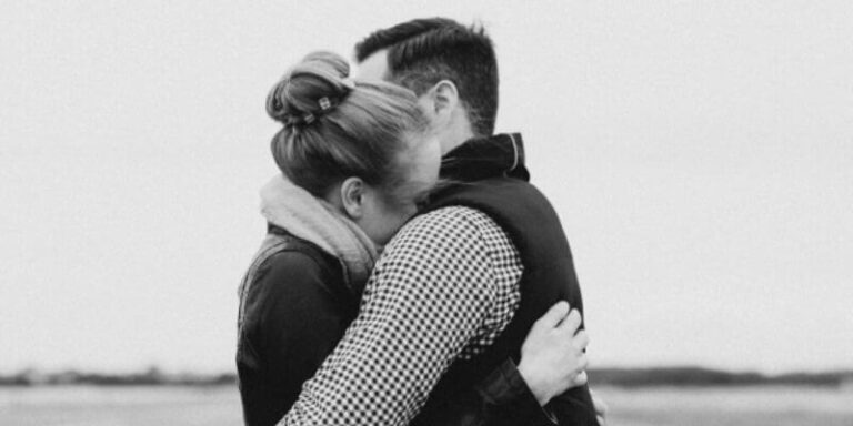 How To Be A More Romantic Guy | 25 Simple Way
