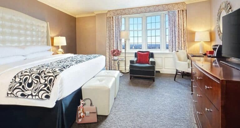 Unveiling The Charms Of Milwaukee's Pfister Hotel: A Stay Worth ...